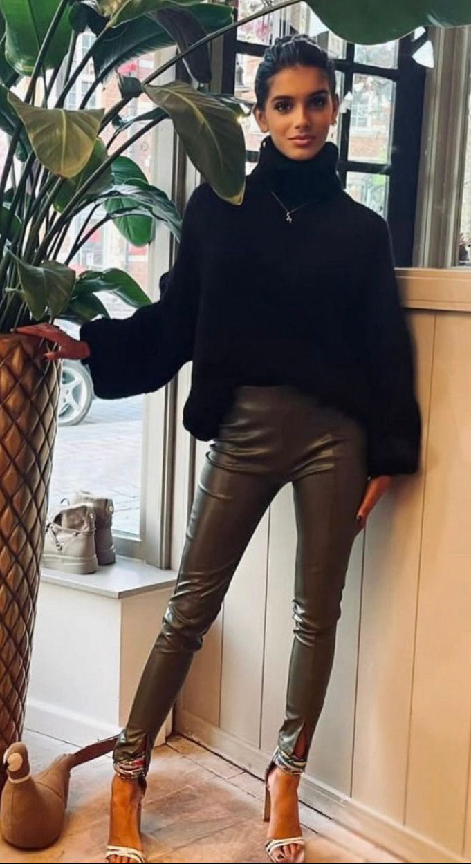 Mowa Models - model Lina uit Brasschaat